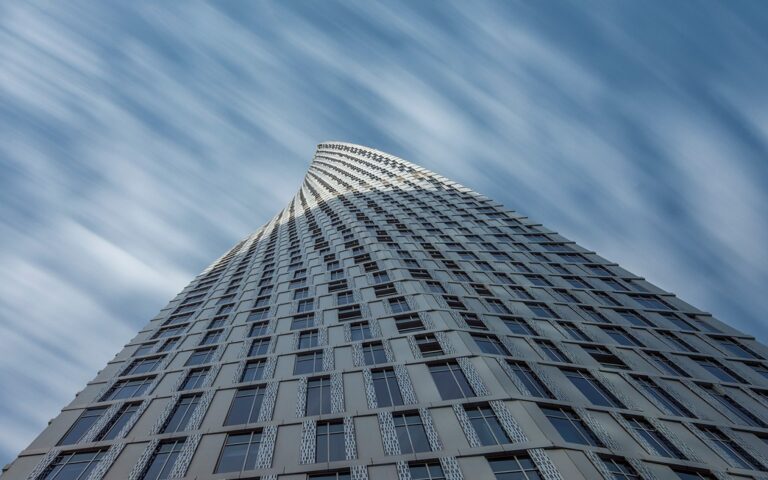 The world's tallest twisting tower Cayan Tower – Case Study | Holiday ... The world's tallest twisting tower Cayan Tower – Case Study | Holiday ...